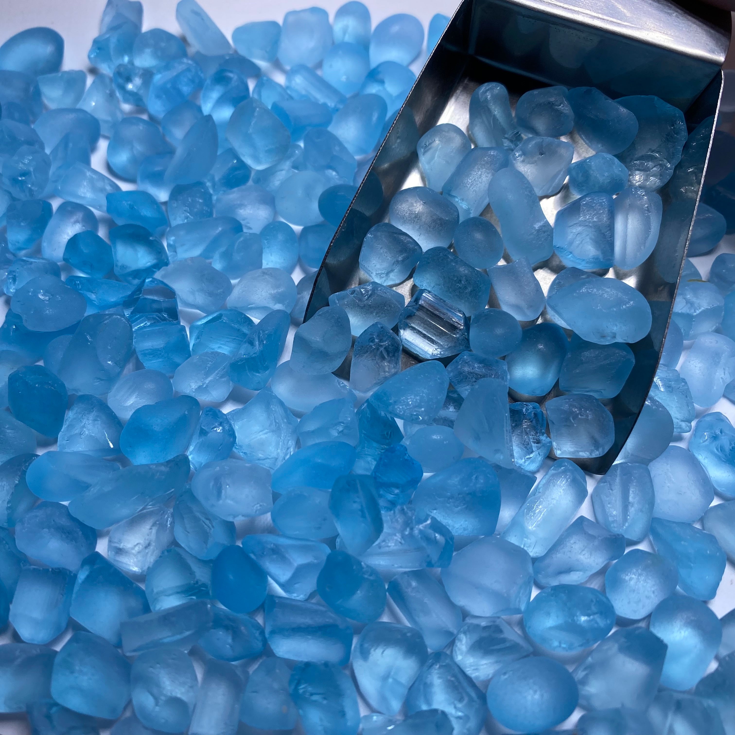 Sky Blue Topaz - Brazil (Bulk) 1 - 1.5+ gram – Joe Henley Rough & Gemstones